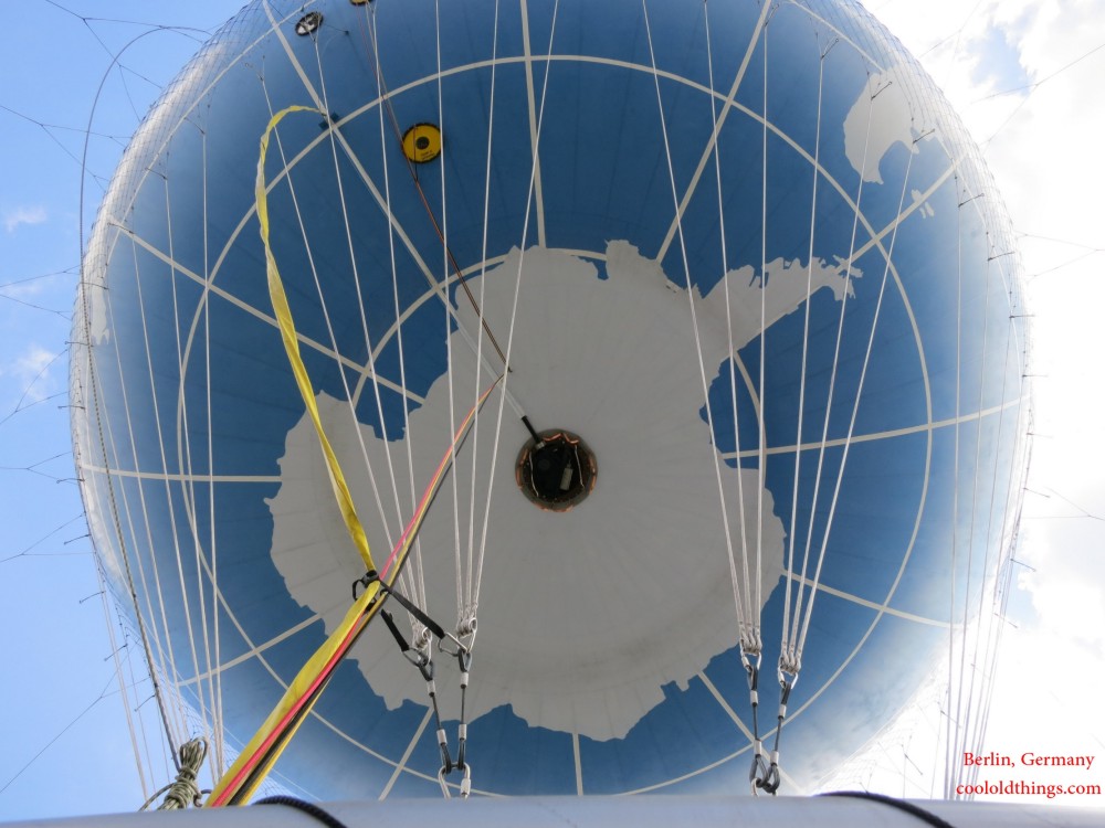 Blimps_Balloons